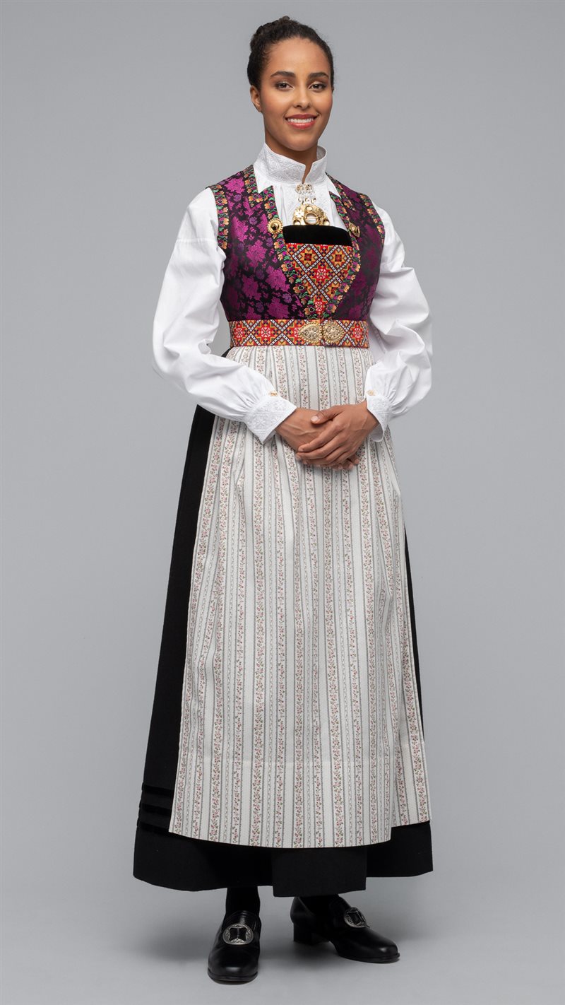 Hardanger Kvam bunad - Norsk Flid nettbutikk og bunader